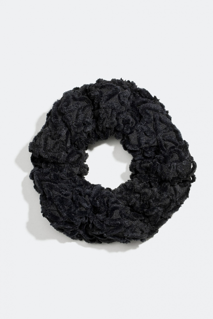 Shoppa scrunchies i butik och online