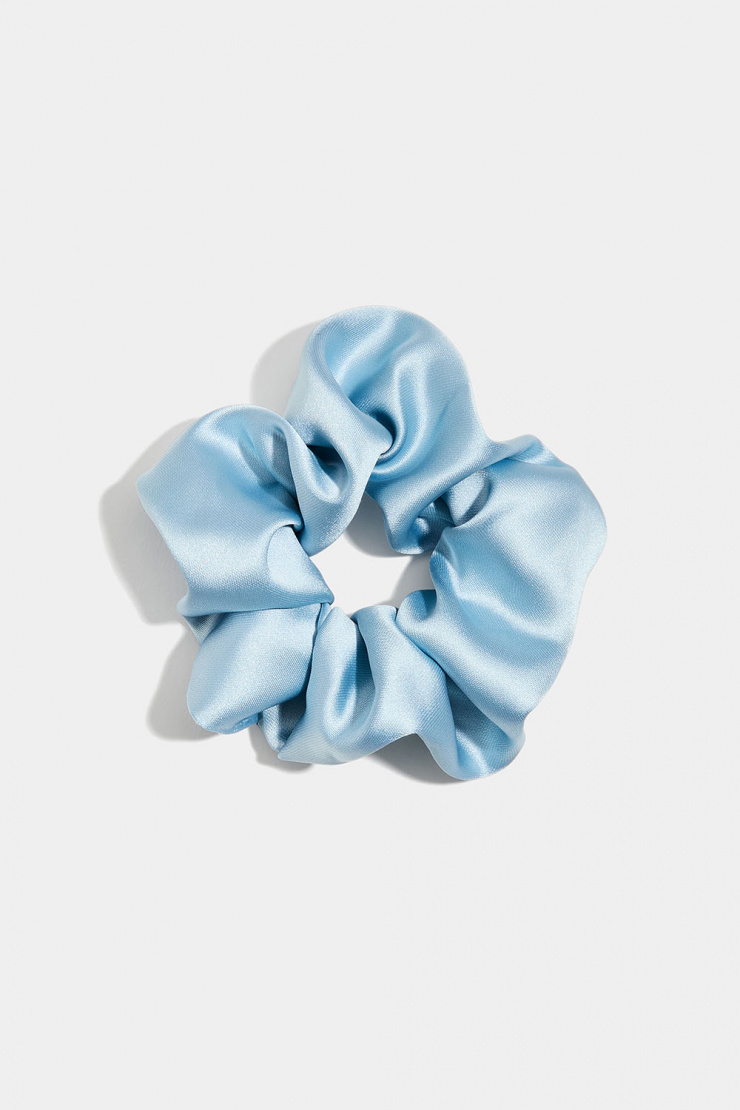 Shoppa scrunchies i butik och online