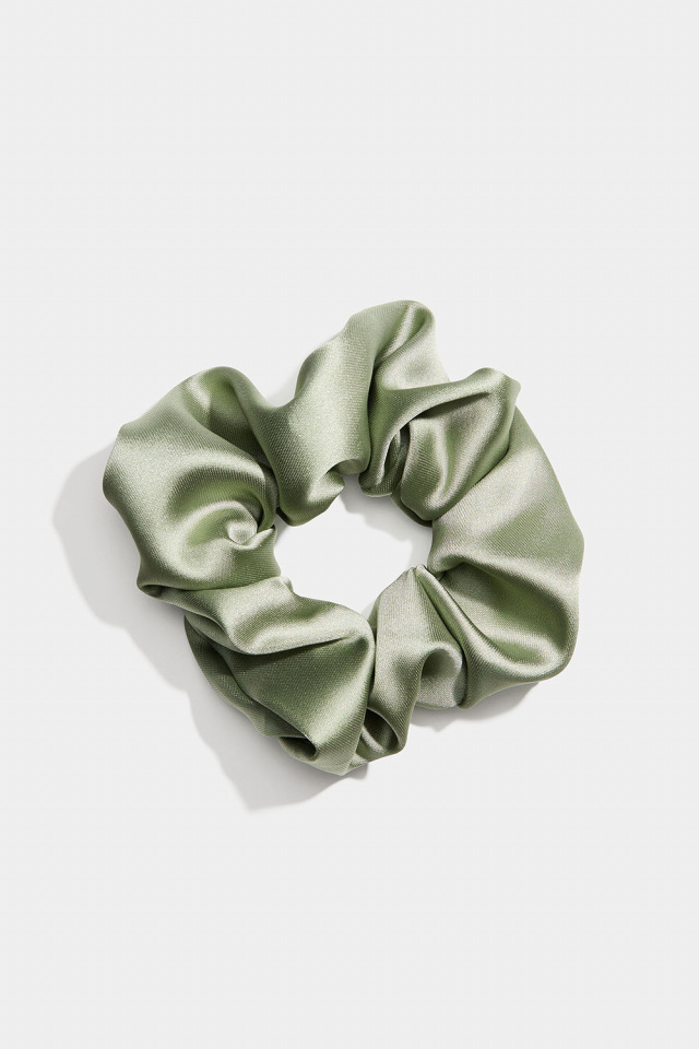 Shoppa scrunchies i butik och online