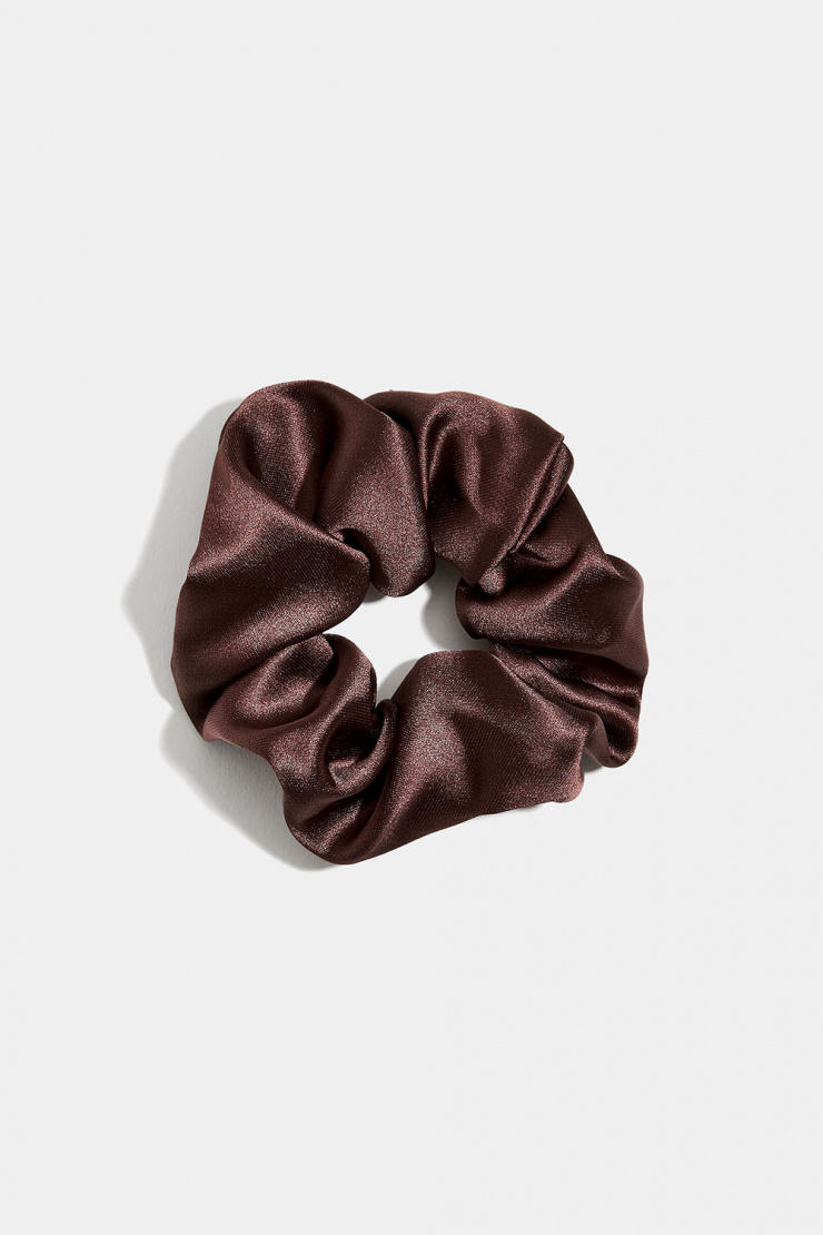 Shoppa scrunchies i butik och online