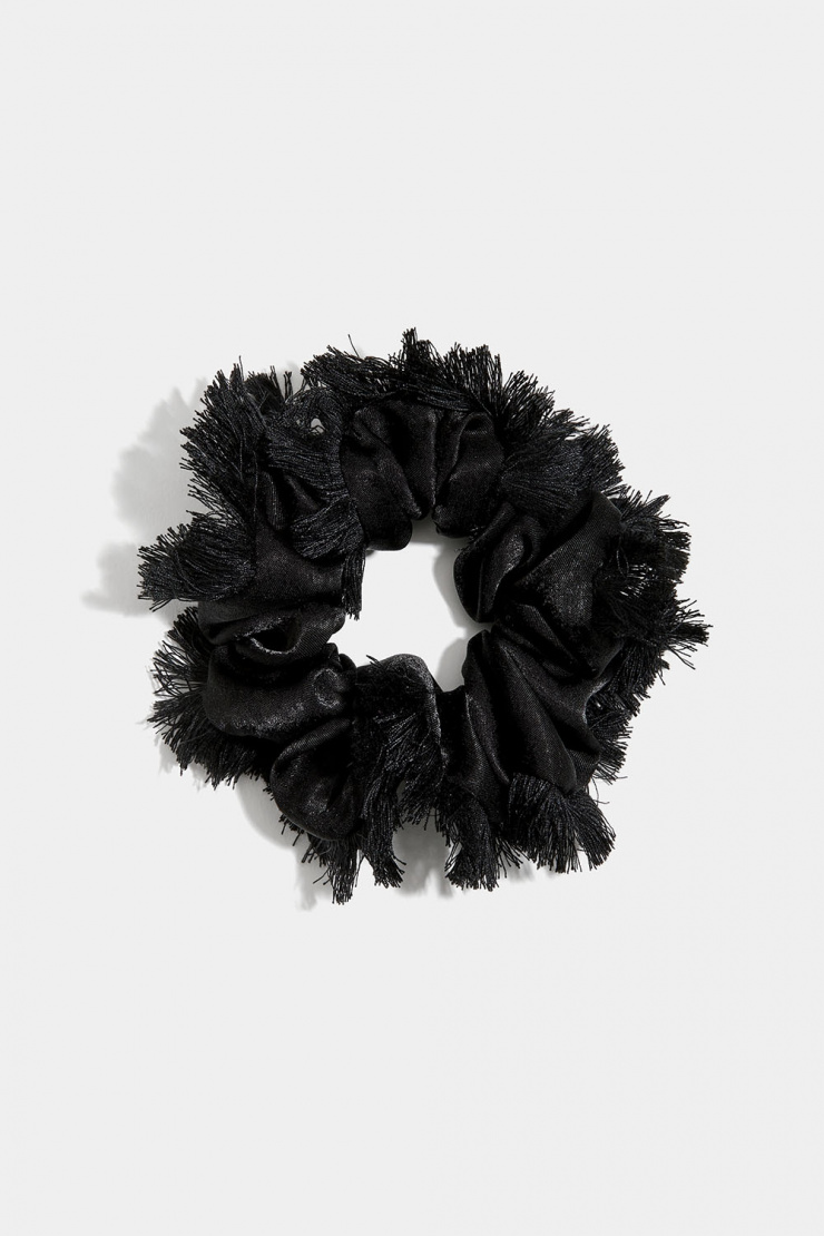 Shoppa scrunchies i butik och online