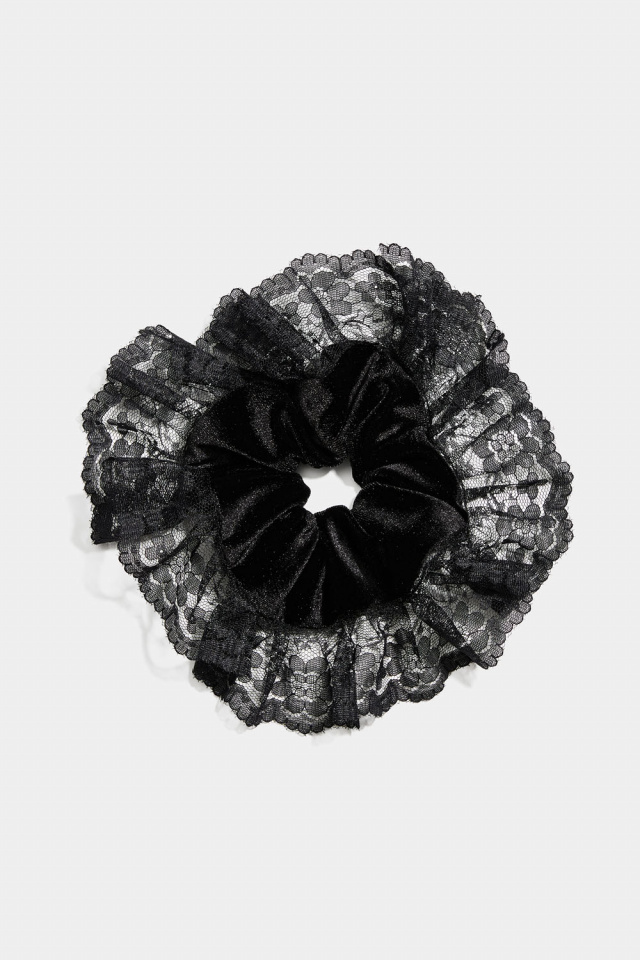 Shoppa scrunchies i butik och online