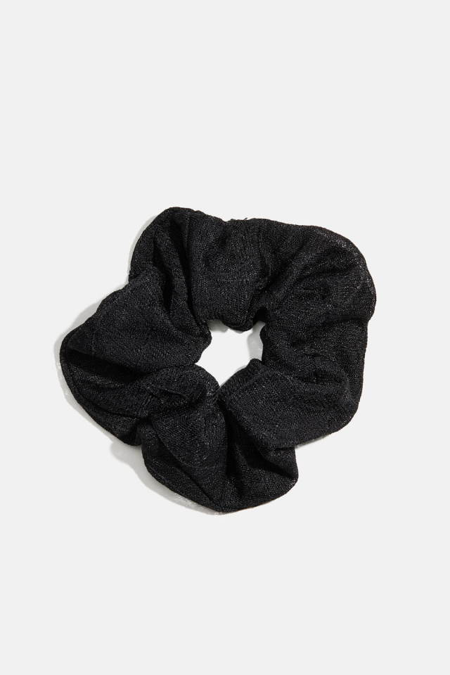 Shoppa scrunchies i butik och online