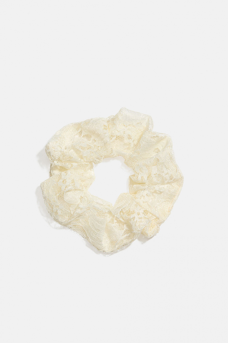 Shoppa scrunchies i butik och online