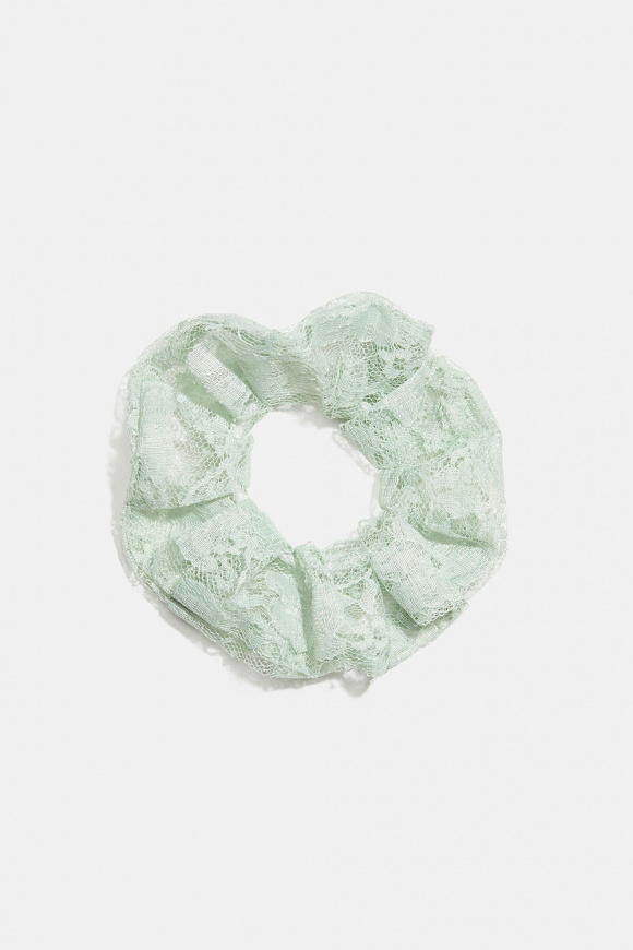 Shoppa scrunchies i butik och online